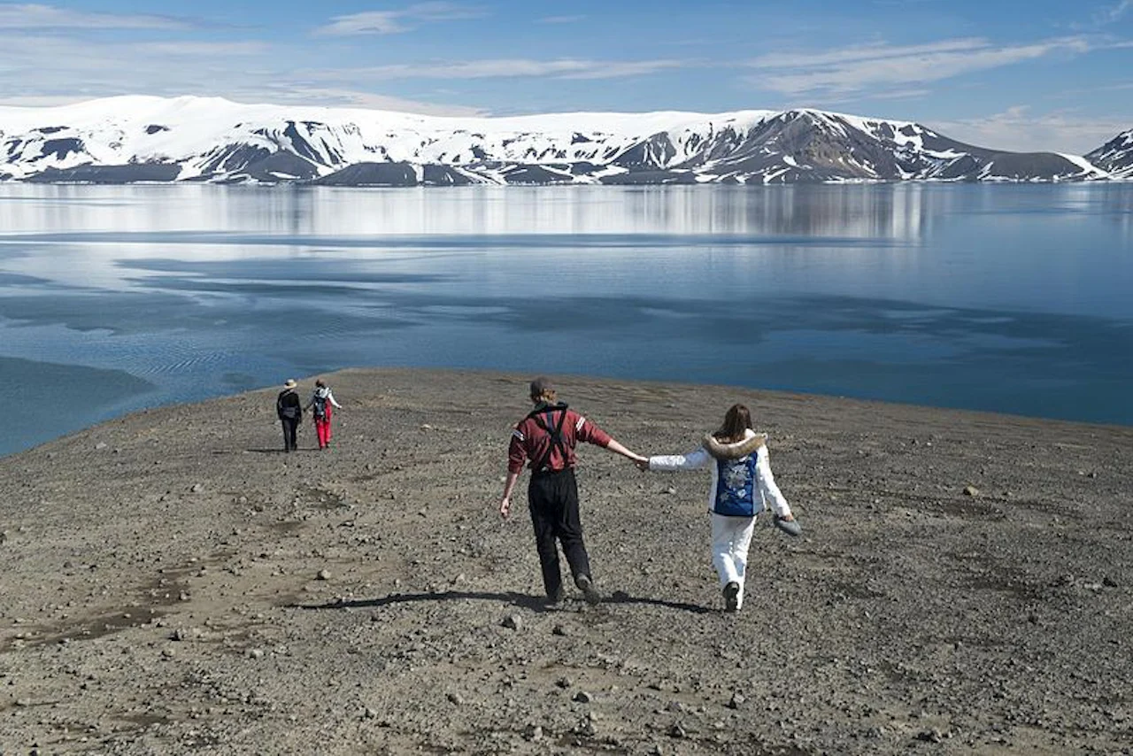 Tourists are swarming Antarctica to see it before it’s gone | The Outline